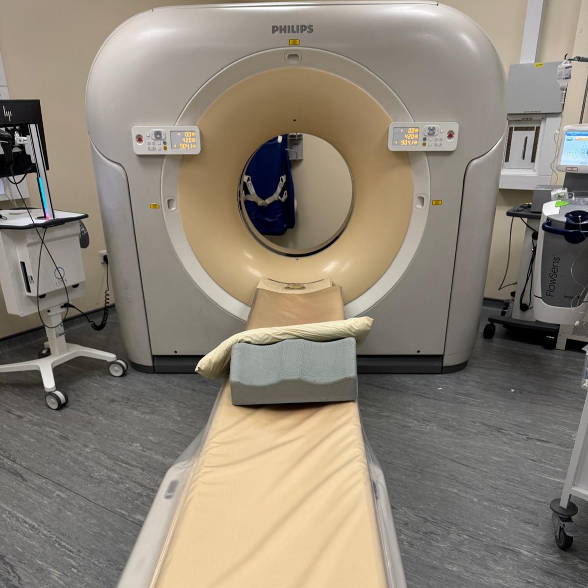 Q1113 - 2016 Philips Ingenuity CT + Injector | British Medical Auctions